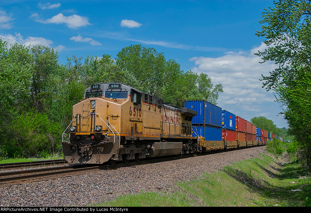 UP 6510 DPU on eastbound UP intermodal train